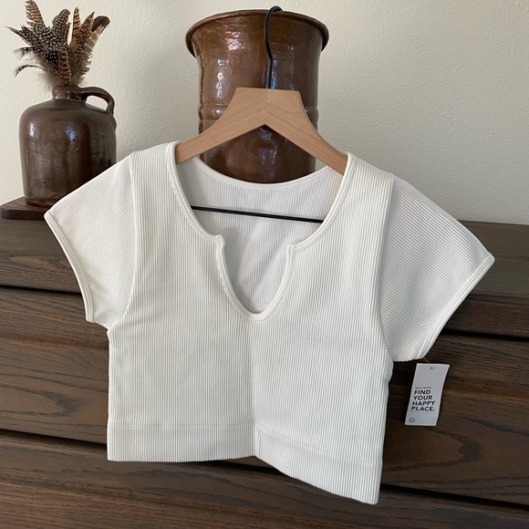 Gilly Hicks | Tops | New Gilly Hicks Short Sleeve Crop Top Large Black ...